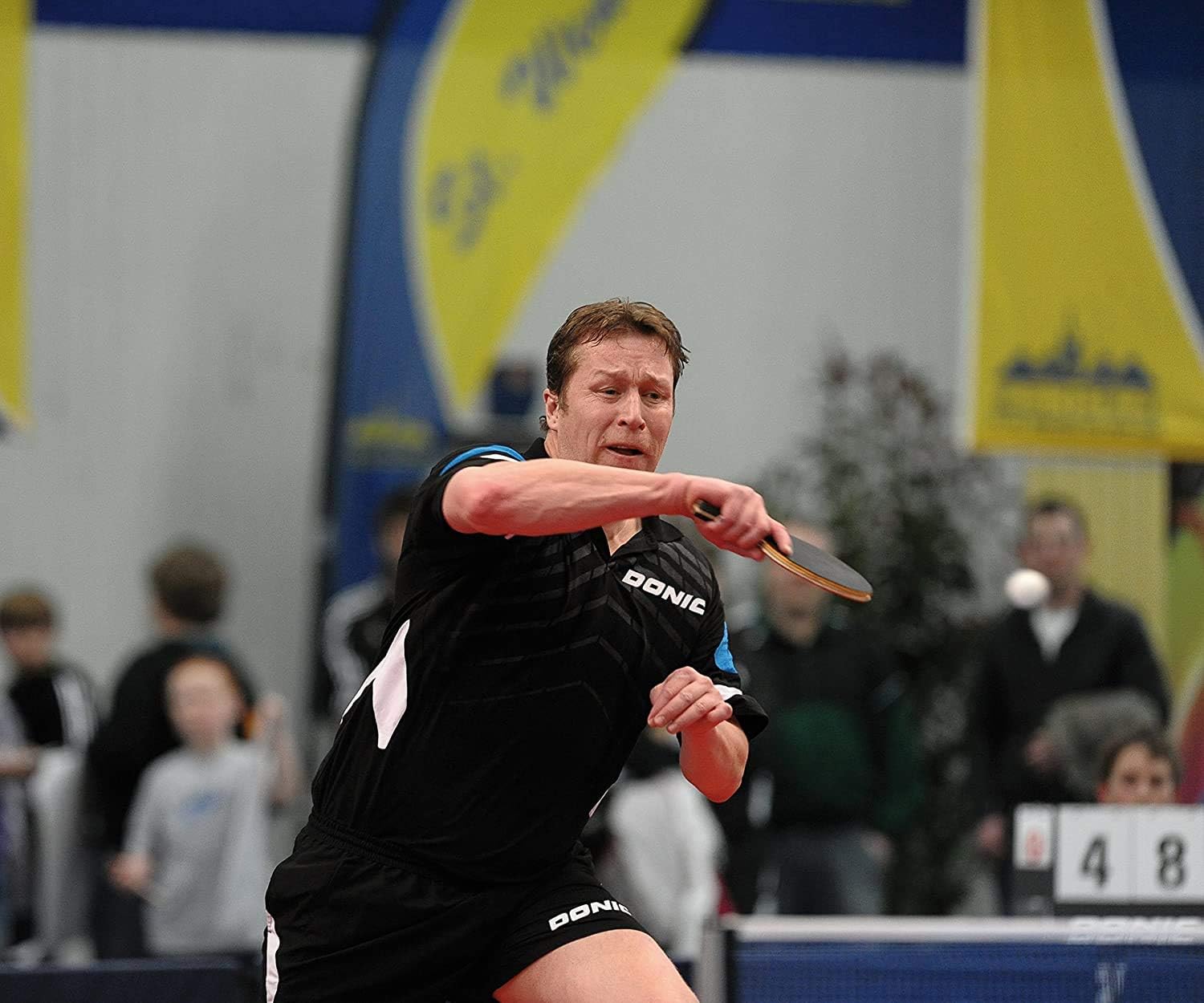 DONIC WALDNER 300 – מחבט פינג פונג למתחילים, עם שליטה ונוחות.